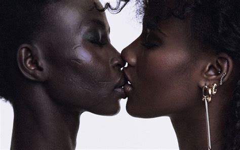 Download Interesting Model Girls Kissing Wallpaper