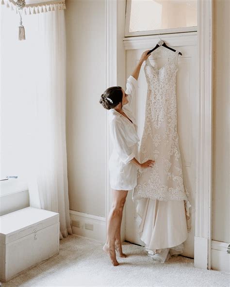 How To Pose For Wedding Photos According To A Photographer