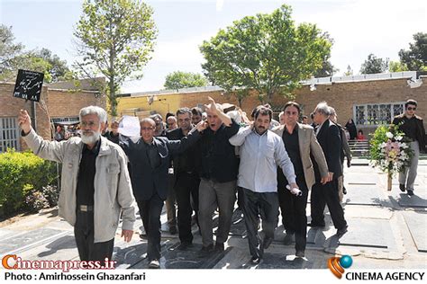 اخبار سینمای ایران و جهان سینماپرس عکس مراسم تشییع پیکر و خاکسپاری ناصر گیتی‌جاه