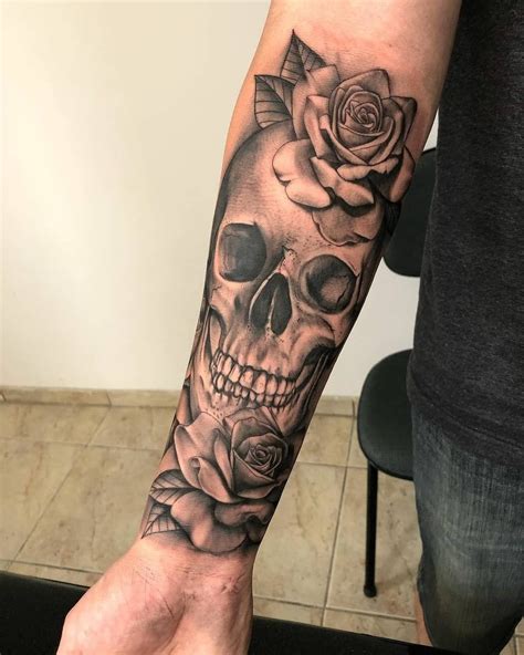 Skull And Roses Tattoo Tattoo Ideas And Inspiration Dinho Tattoo
