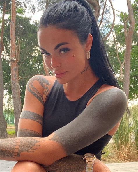 Zusjes Instagram Profile Post