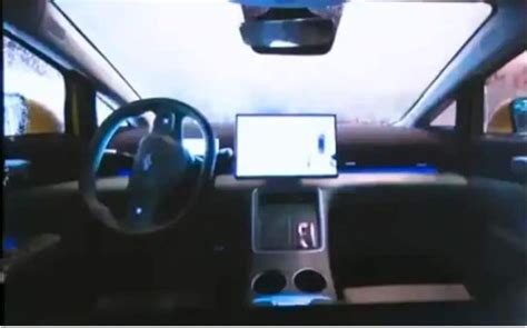 جون یائو ایر ؛ برند جدید کار خود را با بدل چینی تویوتا پریوس آغاز کرد عکس