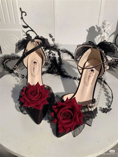 Diy Shoe Makeover Red Roses And Black Feathers Thời Trang Black