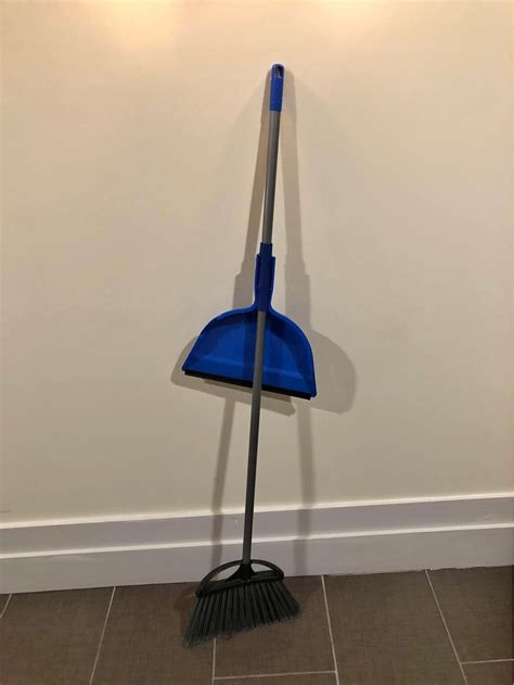 Rubbermaid Commercial Poly Bristle Medium Push Broom 36 Inch Garden