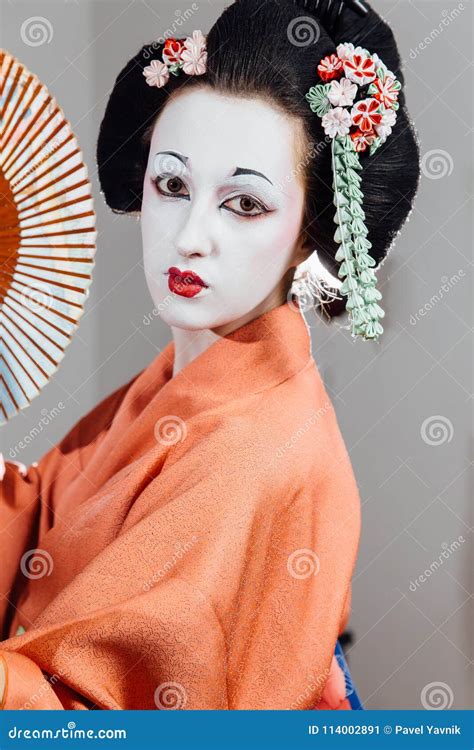 Traditional Japanese Women Makeup