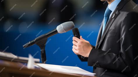 Premium Photo Professional Translator In Un Assembly Translating