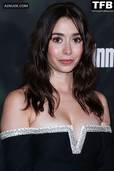 Cristin Milioti Sexy Seen Showing Off Her Hot Cleavage At The Resort