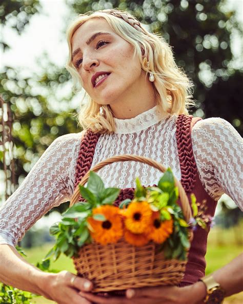 Anita R Amaze Models