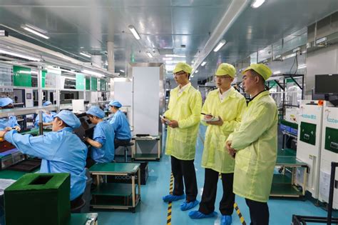 宜宾海关关员到辖区智能终端企业开展现场指导