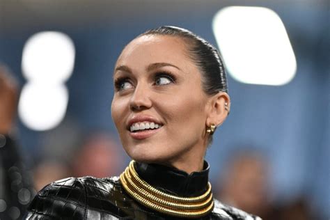 Miley Cyrus Pregnant The Rumor And The Reality The Newyorker News