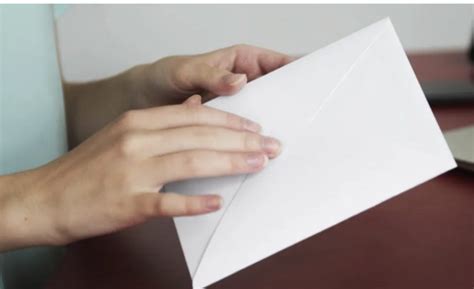 Moja macocha spaliła w kominku mój list z przyjęciem na studia ale jej uśmiech zniknął gdy pod