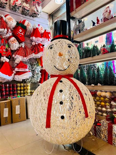 بابا نويل ع الباب محال المحروسة تستعد لاحتفالات الكريسماس صور