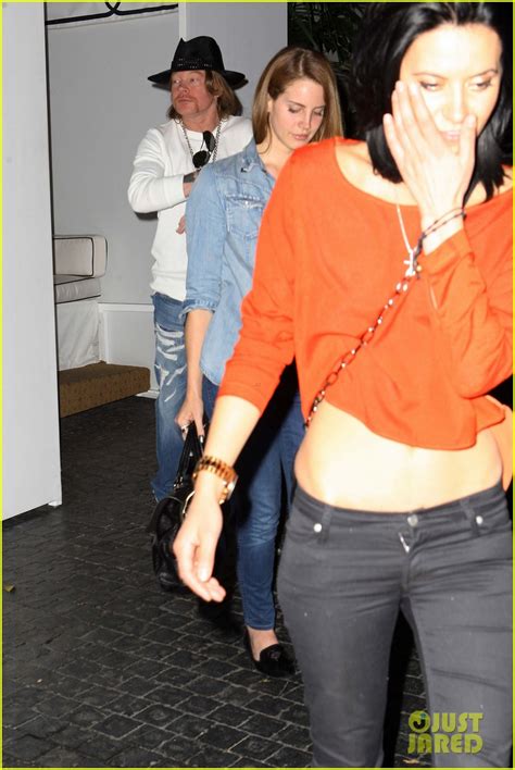 Lana Del Rey And Axl Rose Hang In Hollywood Photo 2646247 Lana Del Rey