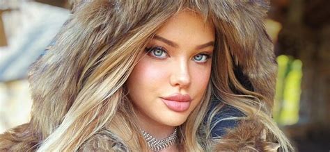 Dana Hamm In White Bikini Is Getting In The Holiday Mood