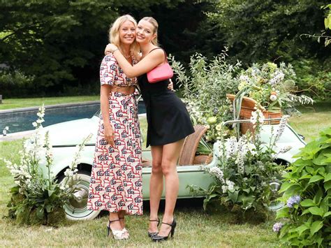 Gwyneth Paltrow Hangs Out With Lookalike Daughter Apple 19