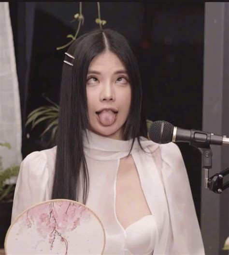 Mai Dora Catwalk Khoe Thân Hình Nóng Bỏng Hậu Trường Bất ổn