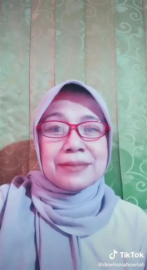 The Viral Song On Tiktok Here Are 9 Portraits Of Dewi Isma Hoeriah The Singer Of The Song