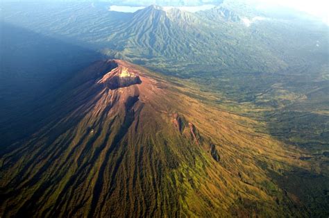100 Nama Gunung Di Indonesia Beserta Ketinggian Dan Lokasinya