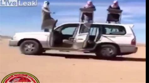 Foto Video Aksi Nyeleneh Orang Arab Dengan Mobilnya