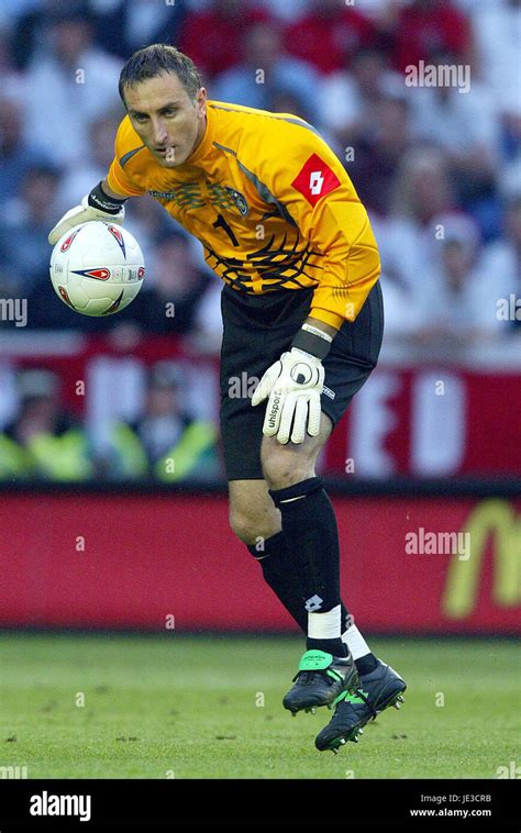 Dragoslav Jevric Serbia And Montenegro Walkers Stadium Leicester England