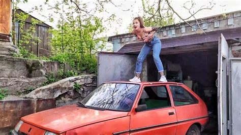 Bouncing And Shaking Old Car Custom Video S Beauty With Balloons