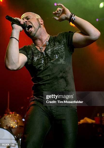 Chris Daughtry Live In Concert Photos And Premium High Res Pictures Getty Images