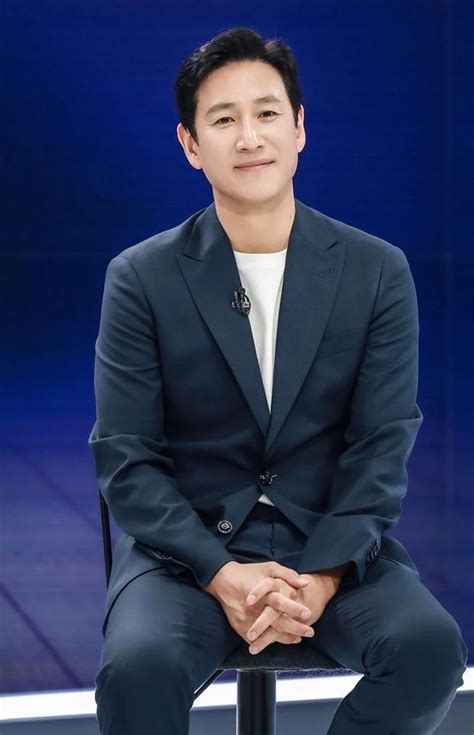 勒索李善均千萬的女嫌疑犯現身！手上緊抱一娃登場網錯愕：孩子不是這樣用的！