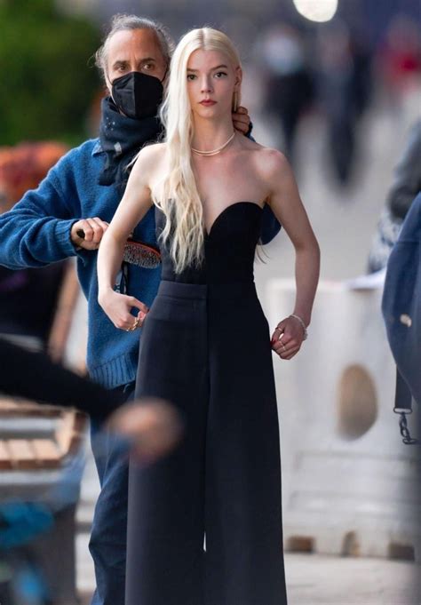 😲 She Caught Us Looking R Anyataylorjoy