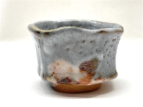 Yahooオークション 【k455】三浦繁久 志野 ぐい呑 共箱 共布 栞 本