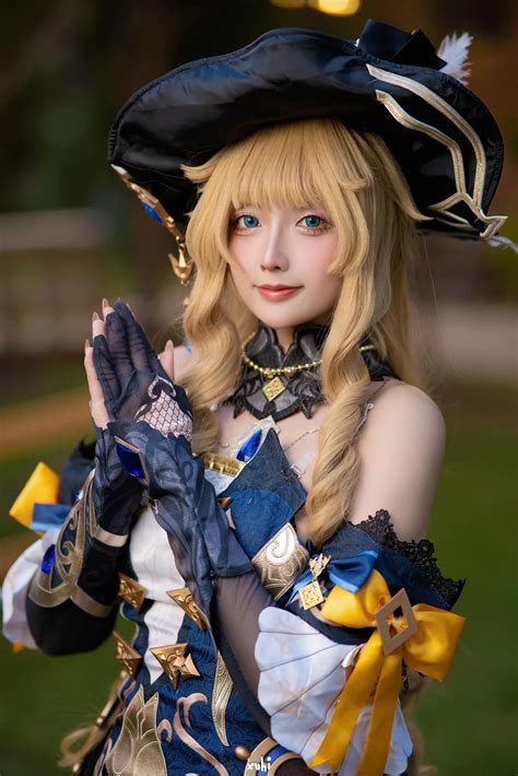 Thoát Vai Cosplayer Gợi Cảm Cô Gái Xinh đẹp Bừng Sáng Với Diện Mạo