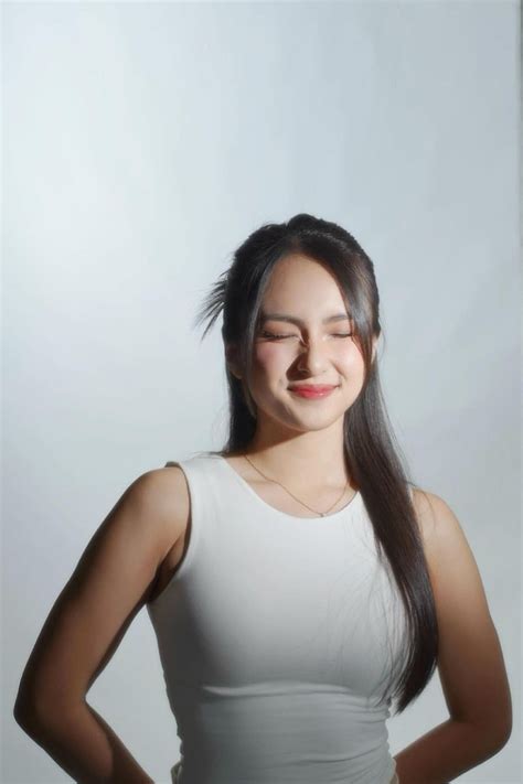 Angie Marcheria Sexy Women In Simple White Outfit Dzargon