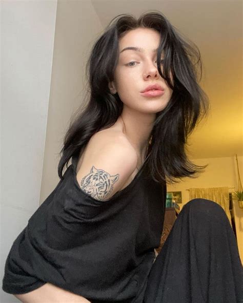 Pin By Dolly On Fc Arielle Chartrand Girl Tattoos Girl Women