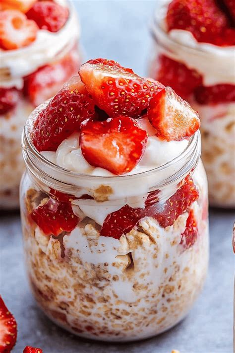 Strawberry Cheesecake Overnight Oats Recipe