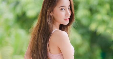 Pichana Yoosuk mặc nội y hồng cực sexy Pichana Yoosuk mặc nội y hồng cực sexy