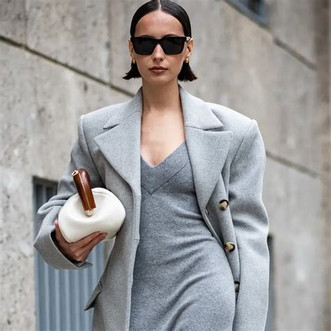 Cómo Combinar Un Vestido Negro Los Trucos De Moda Definitivos