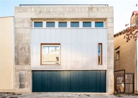 Screens And Louvers Alter Light And Privacy Inside Casa Migdia