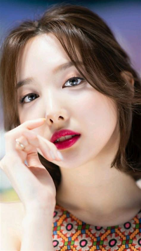 Pin Em Nayeon