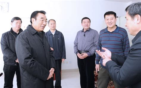 张庆黎看望慰问坚守岗位的政协机关工作人员