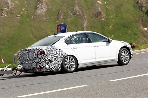 Spyshots Volkswagen Passat 85 Facelift Starts Testing Will Debut In