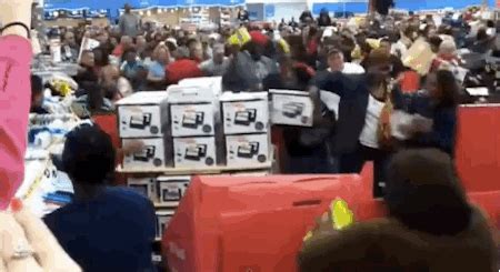 Zwarte Vrijdag Stampede  8 Memorable Shopping Scenes From Tv And