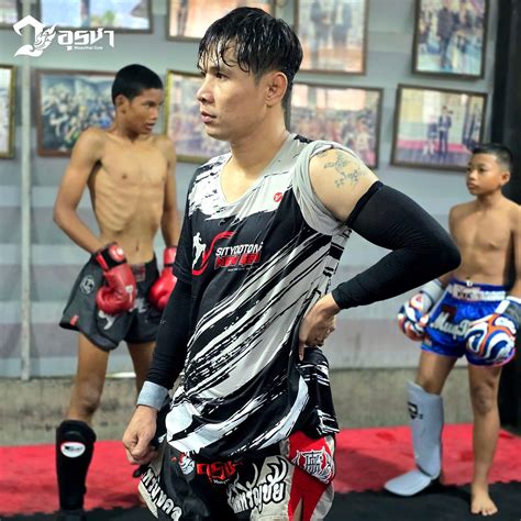 ค่ายมวย ว อุรชา Wor Auracha Muaythai Gym Bangkok