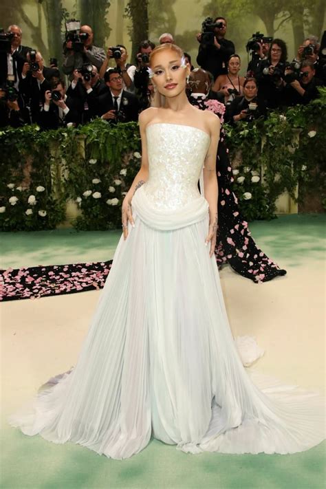 Met Galan 2024 Se Alla Looks Från Röda Mattan Kändisklänning Celebrity Outfits Röda Mattan