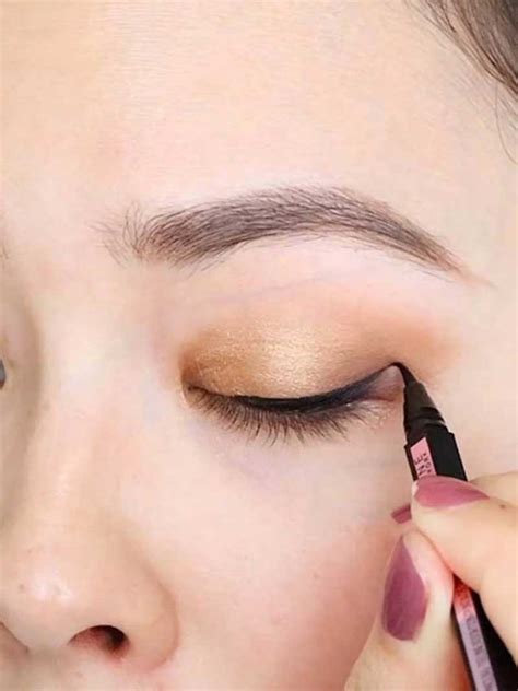Eyeliner 101 Tips Tricks Hacks Tips By Maybelline New York