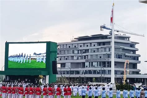 Ini Komandan Dan Pembawa Baki Upacara Penurunan Bendera Di Ikn