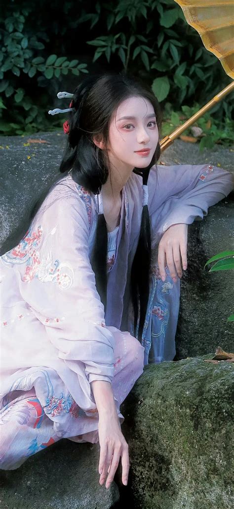 花伞情 采集 别致的七 Cr：贰拾号少女馆图片 真人动势参考图片素材 花瓣网