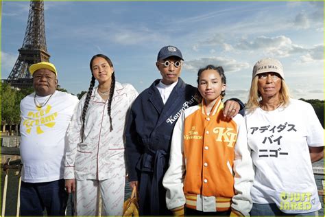 Kenzos Paris Fashion Show Brings Out Pharrell Williams Barbie Ferreira Dove Cameron And More