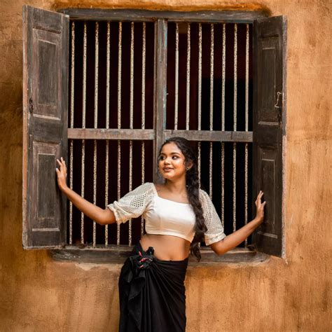 Kithmini Tharushi Kithminitharushi • Instagram Photos And Videos