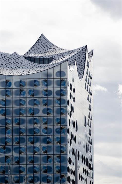 Kinetic Facades When Architecture Becomes Responsive