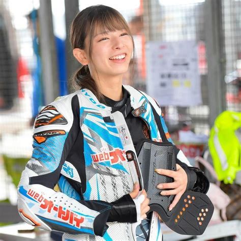 Pin By ぱぺぴぷぺーたー 山田 On 女性キャラクターデザイン Biker Girl Female Race Car Driver Japanese Girl