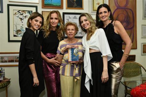 Cora Coralina Chega A São Paulo No Coletivo Tremma Cora Invoga